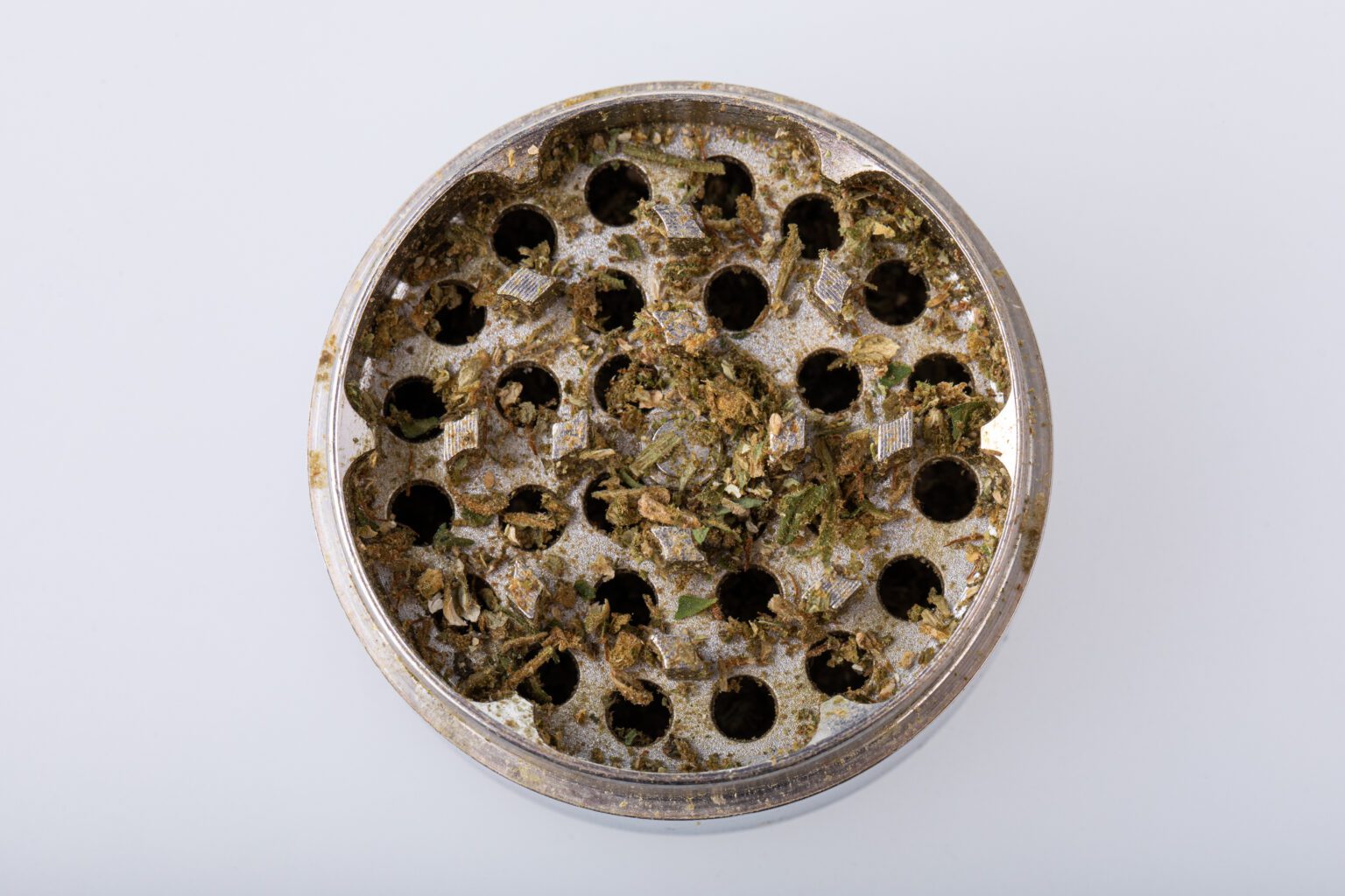 Clean Your Grinder In 5 Easy Steps And Collect More Kief